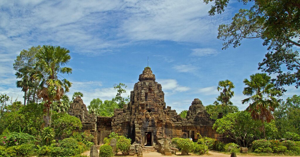 Les monuments religieux de la province de Bati [Religious Monuments of Bati Province] - Angkor ...